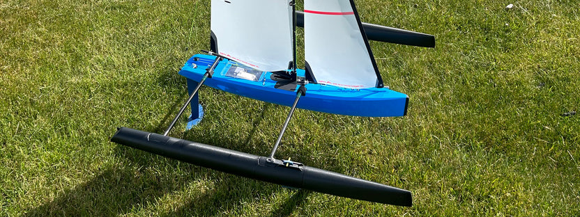 RTF DragonFoiler 65 Foiling Trimaran – RC Foil Sailing