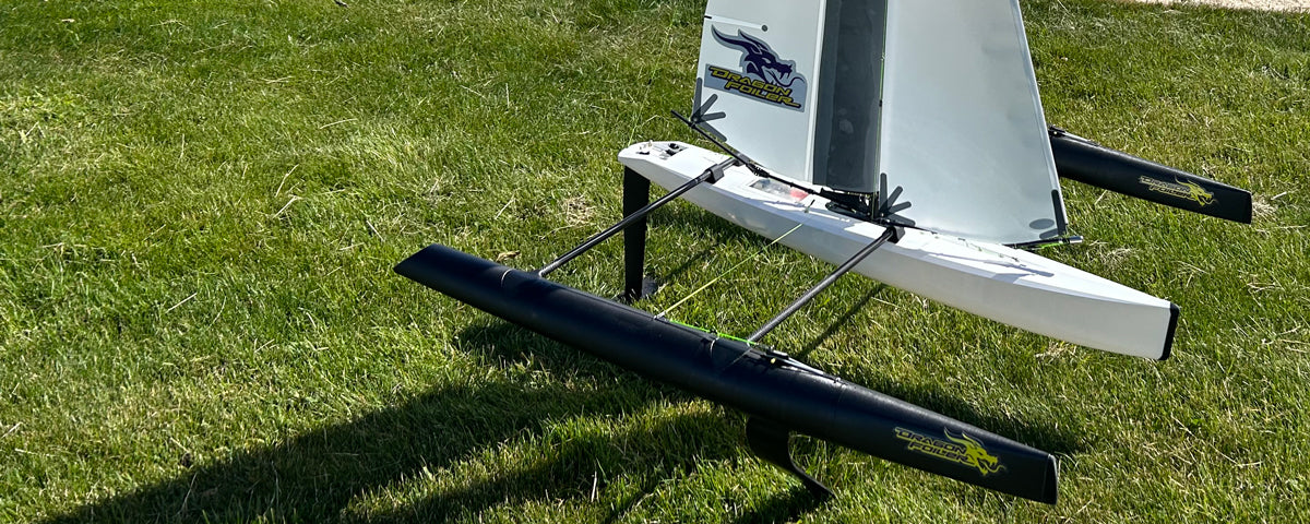 RTF DragonFoiler 95 Foiling Trimaran – RC Foil Sailing